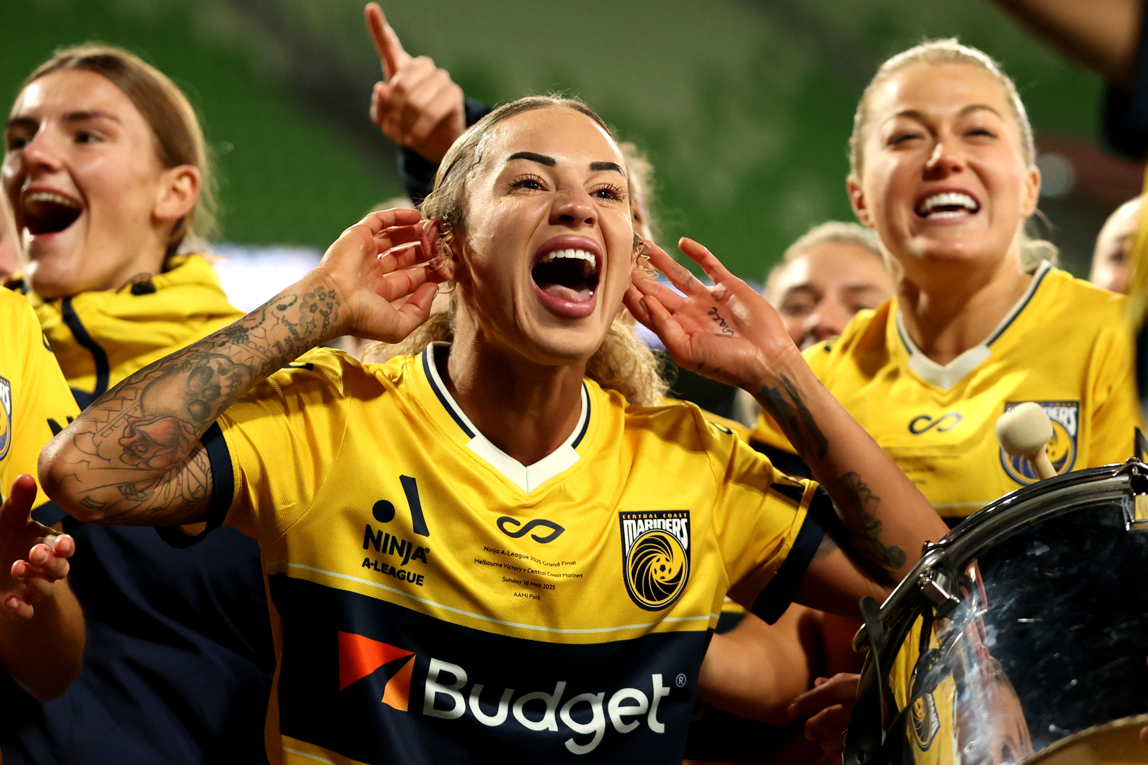 Nix sign A-League champion - Wellington Phoenix